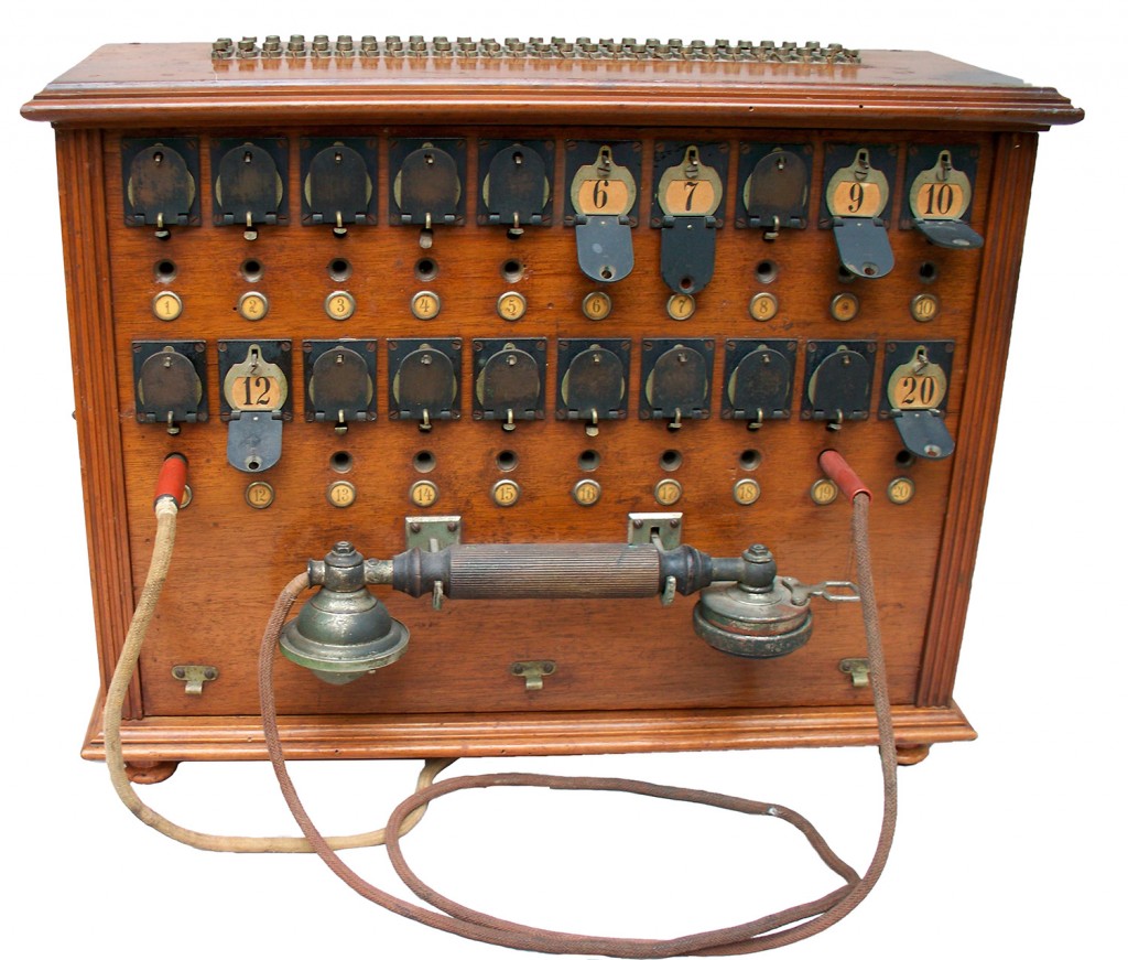 Centralina telefonica – telephone exchange – 20 linee a commutazione manuale 4/4 XX° secolo